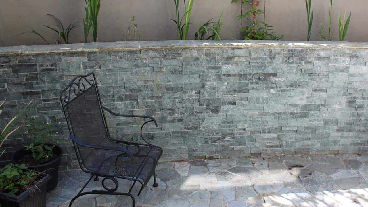 Radius patio wall - Realstone Systems