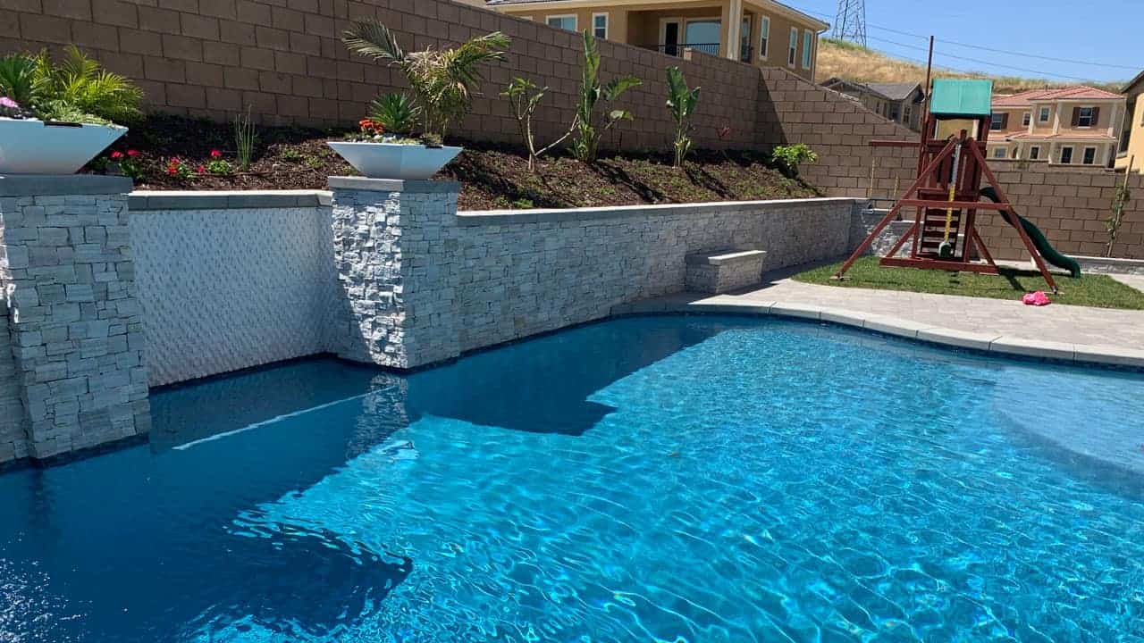 Estate Stone Berkshire Buff Pool and Spa - Realstone Systems