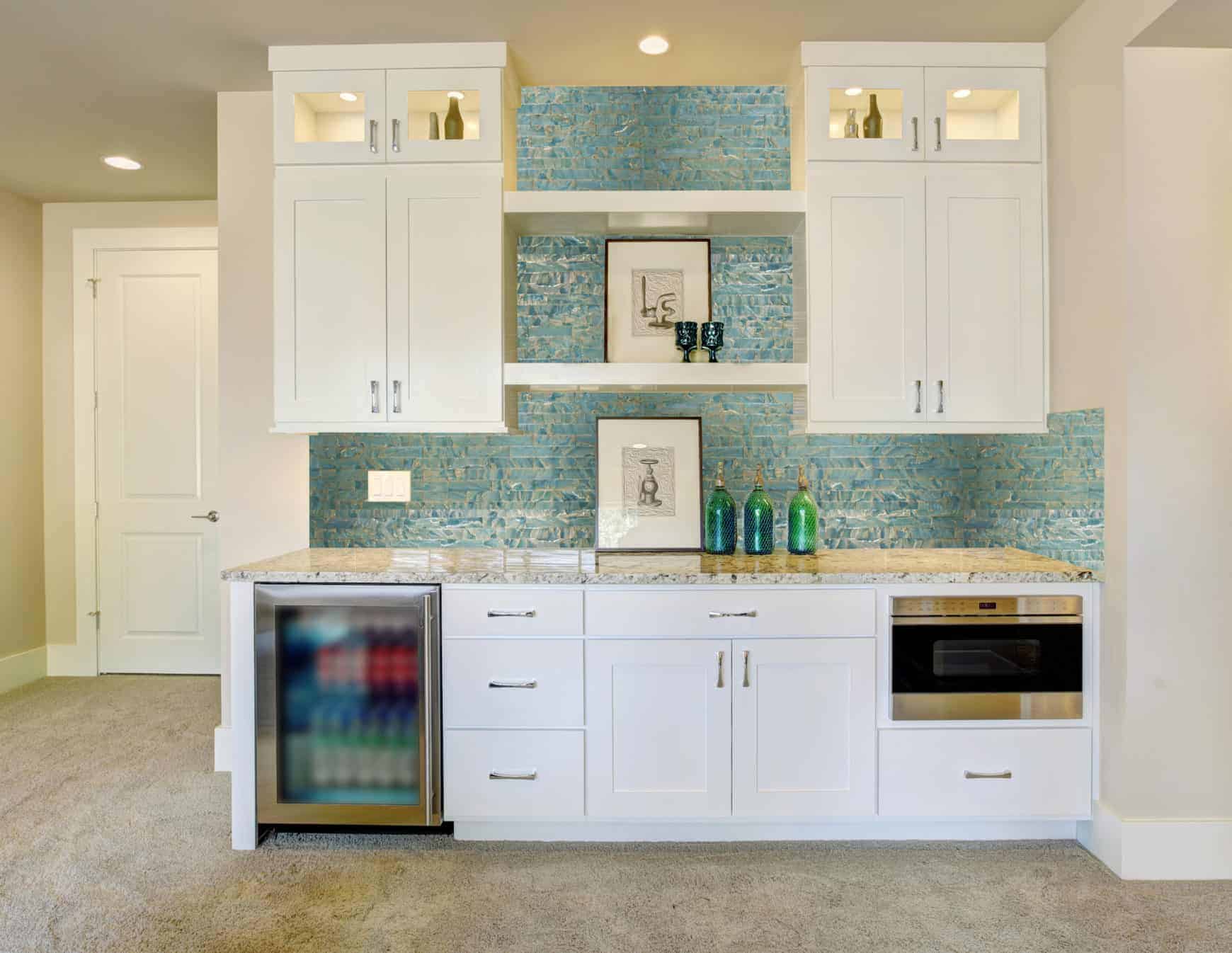 Colorful kitchen backsplashes