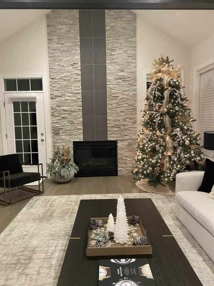 12 Gorgeous Christmas Fireplace Designs - Realstone Systems