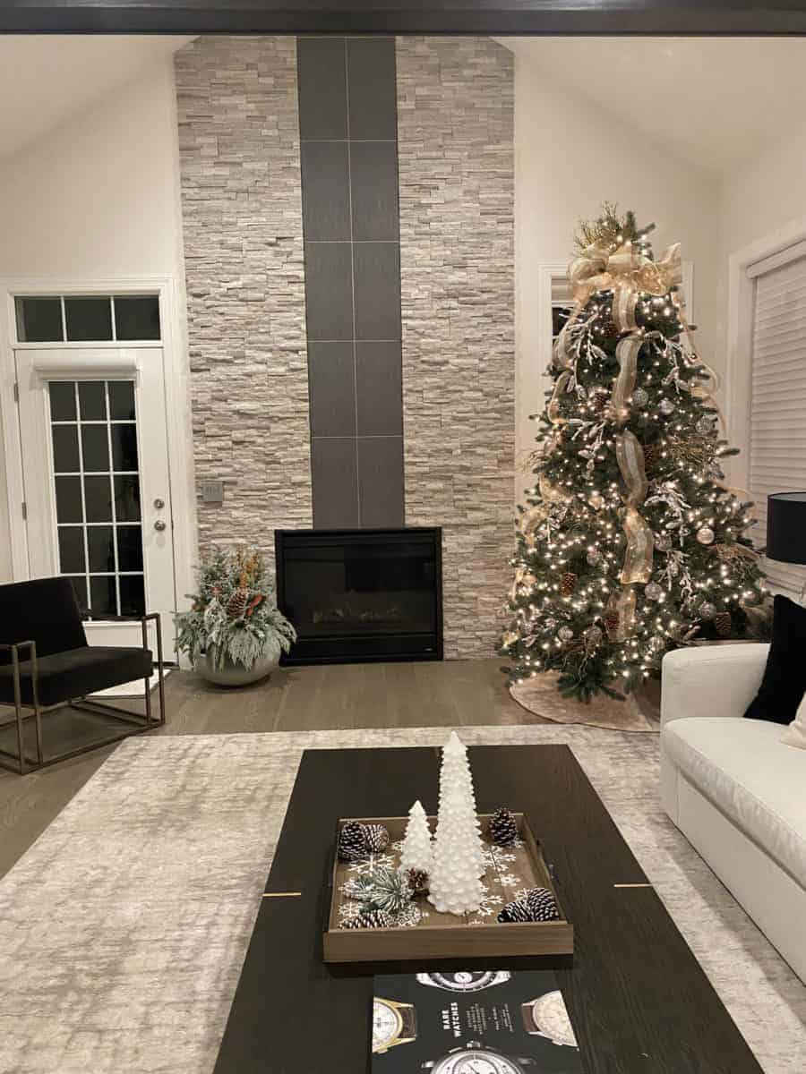 12 Gorgeous Christmas Fireplace Designs - Realstone Systems